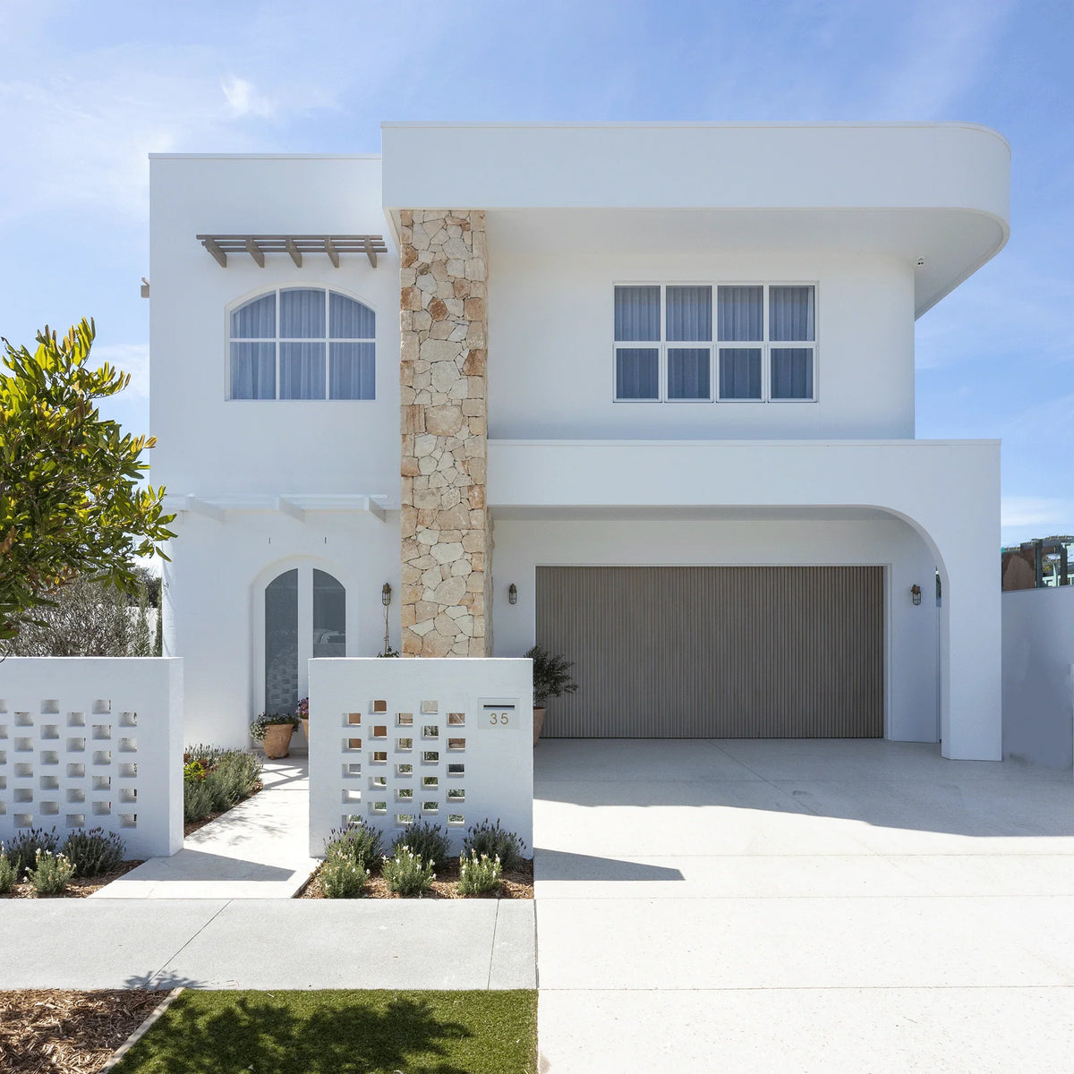 Basque – Stone Style