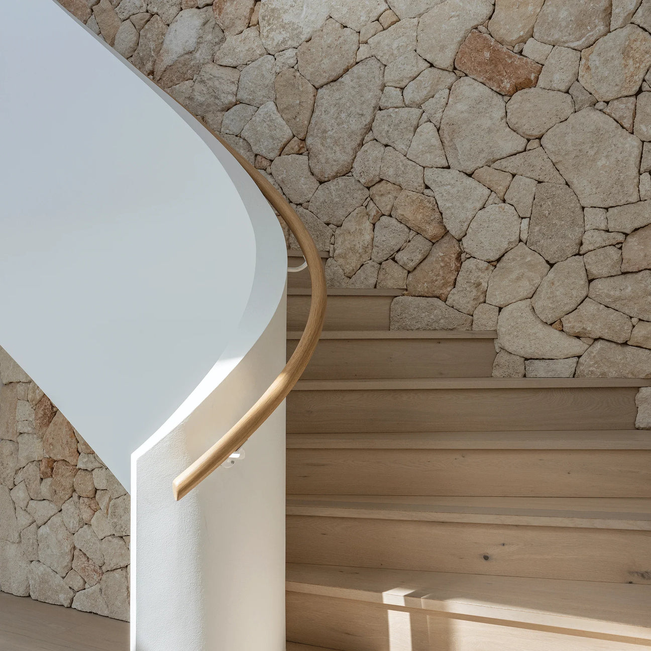 Basque – Stone Style